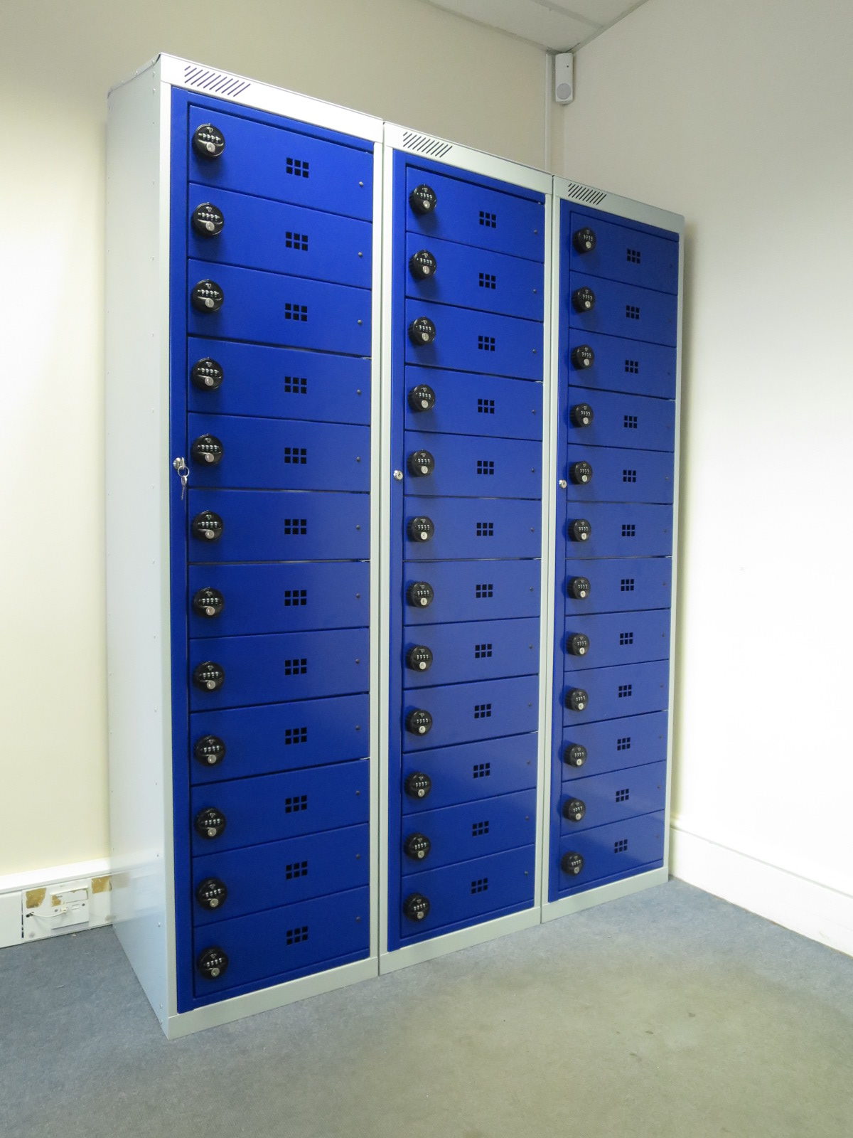 Public and Government Sector | Helmsman | Lockers and Cubicles