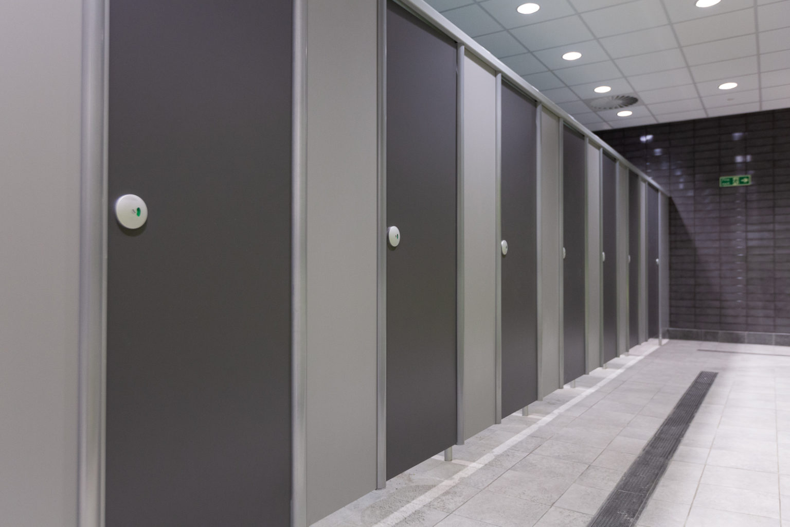 7 Top Tips for designing your leisure centre changing rooms - Helmsman