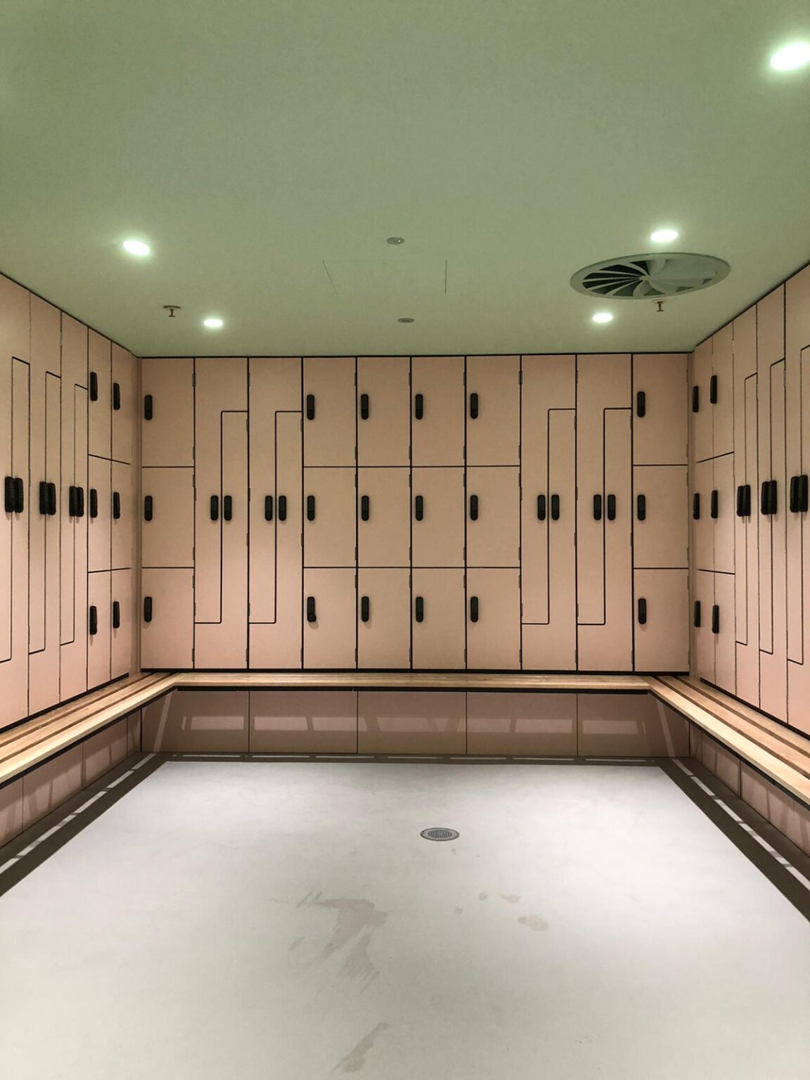 Heated Laminate Lockers at 8 Devonshire Square - Helmsman